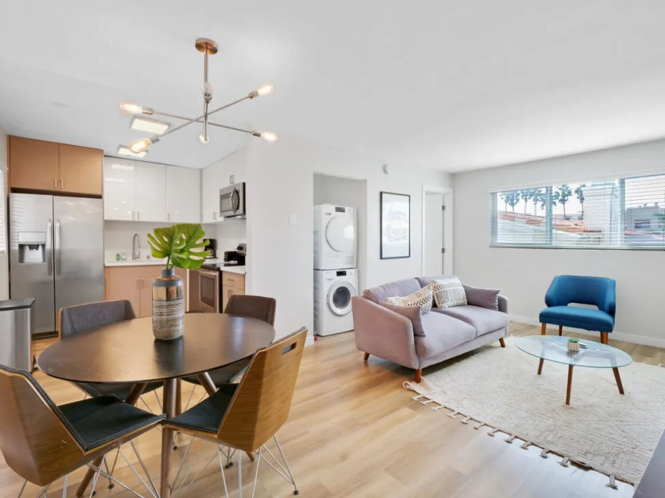 407 N Broadway #407-15, Redondo Beach, CA 90277 - 1 BR / 1 BA