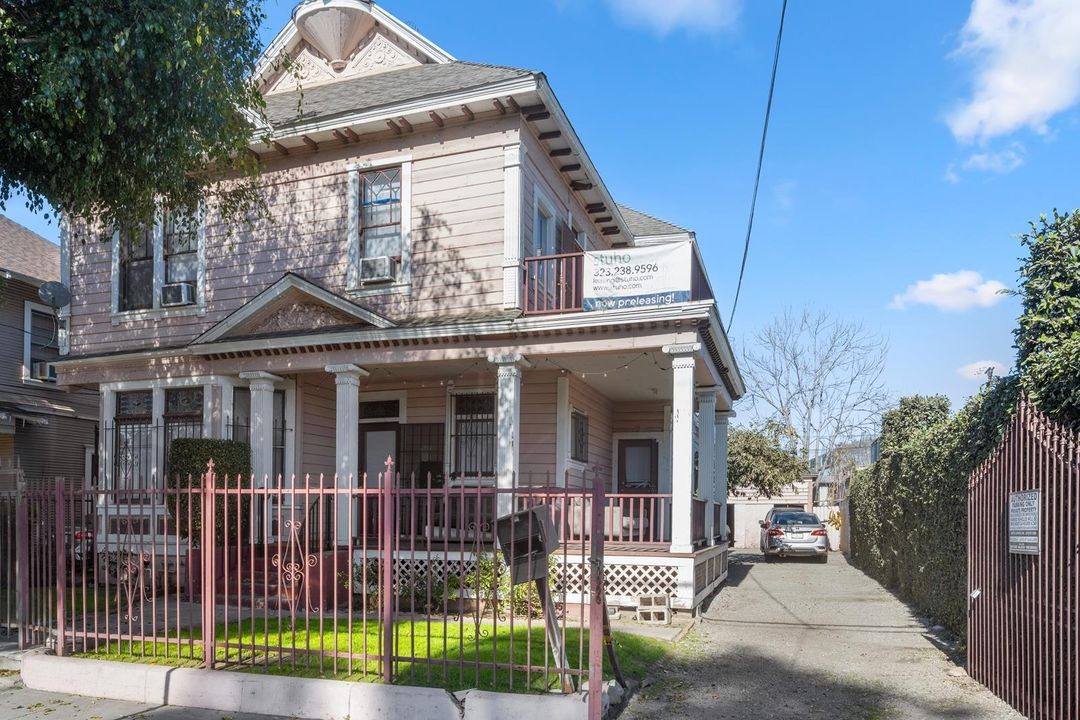 1223 W 23rd St. - 1223 1/2 W. 23rd St. Los Angeles, CA 90007